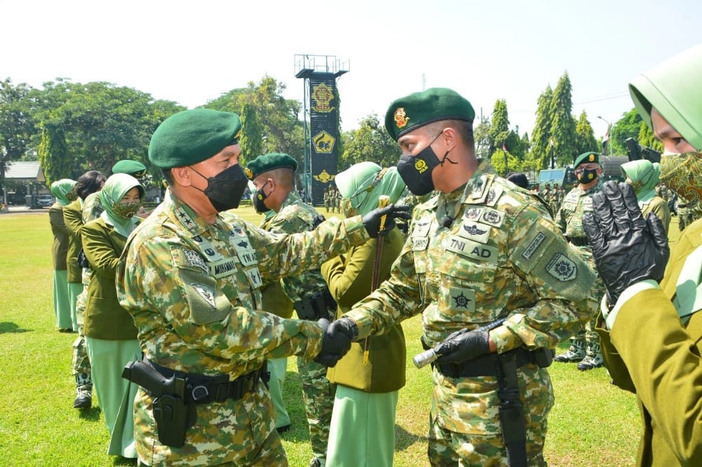 Pangdivif 2 Kostrad Pimpin Acara Tradisi Laporan Korps, Penyerahan Jabatan Asren Divif 2 Kostrad ...