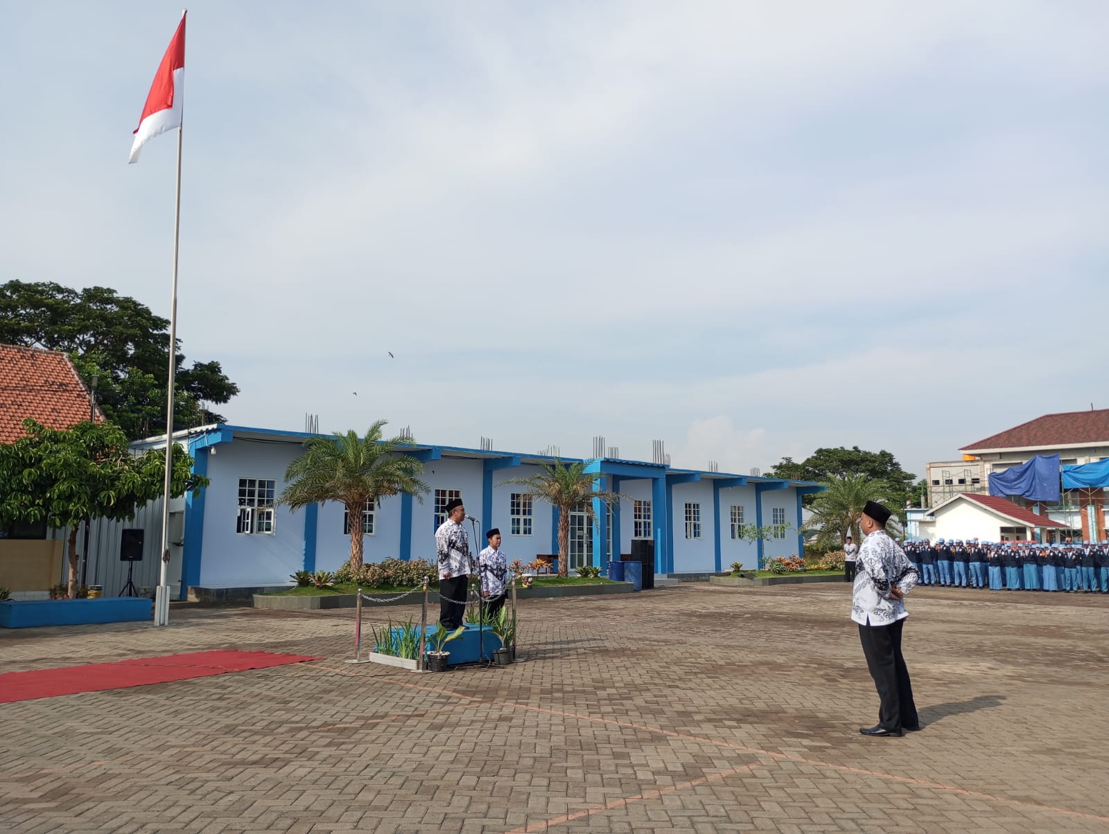 SMAN 1 Taruna Madani Jawa Timur Gelar Upacara Bendera Peringati Hari Guru Nasional 2023 ...